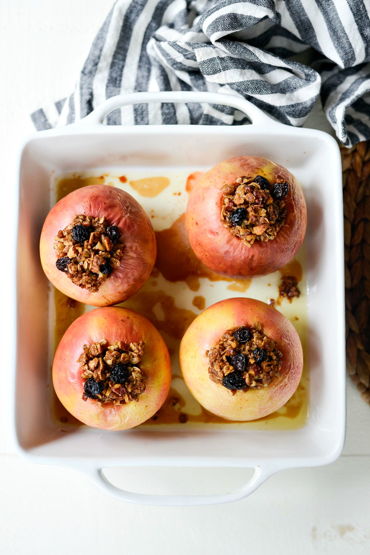 Baked Apples Recipe - Simply Scratch