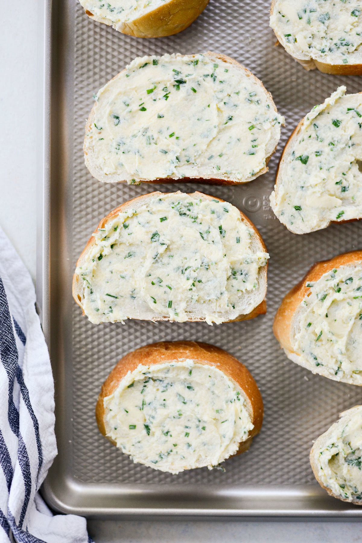 Easy Parmesan Herb Garlic Bread - Simply Scratch