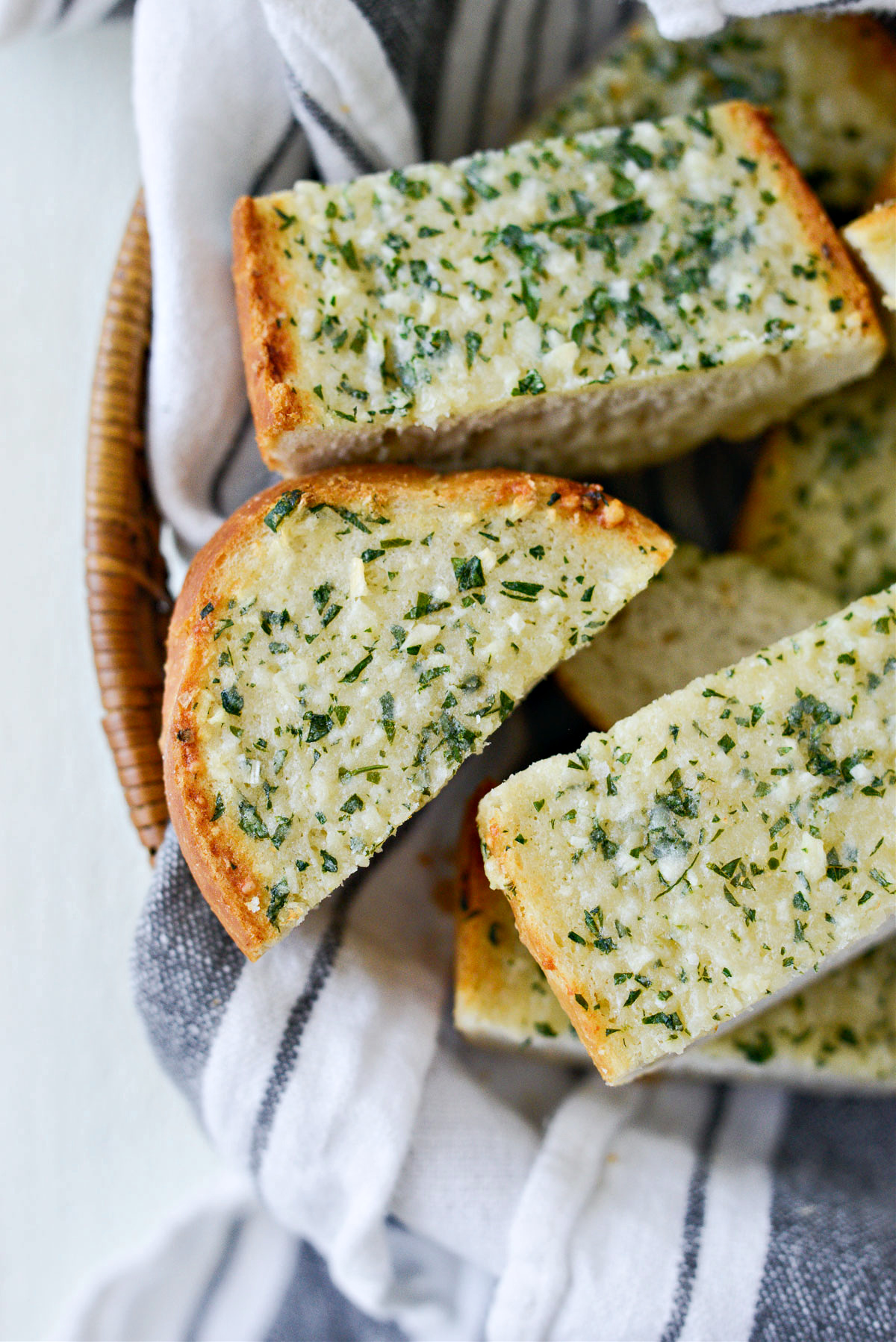 15-Minute Garlic Bread - Simply Scratch