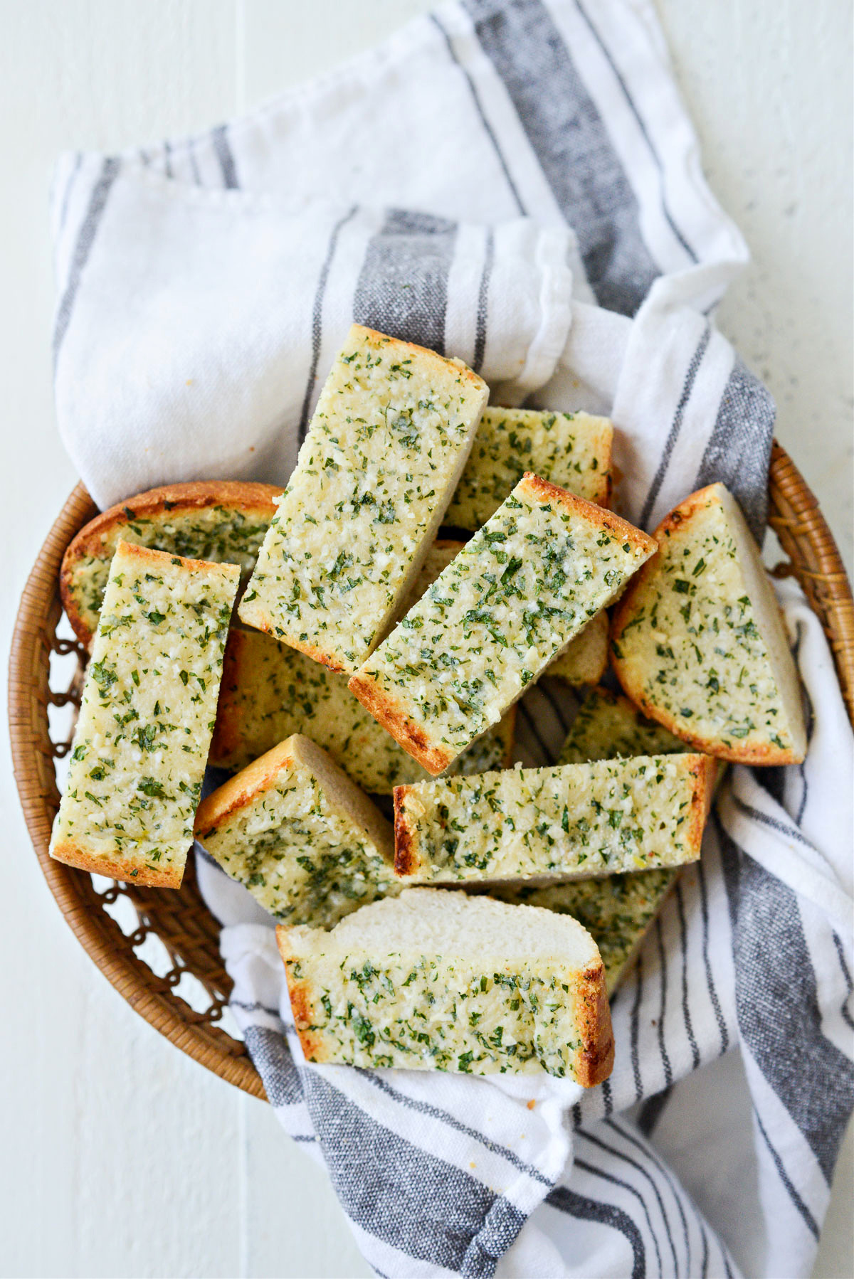 15-Minute Garlic Bread - Simply Scratch
