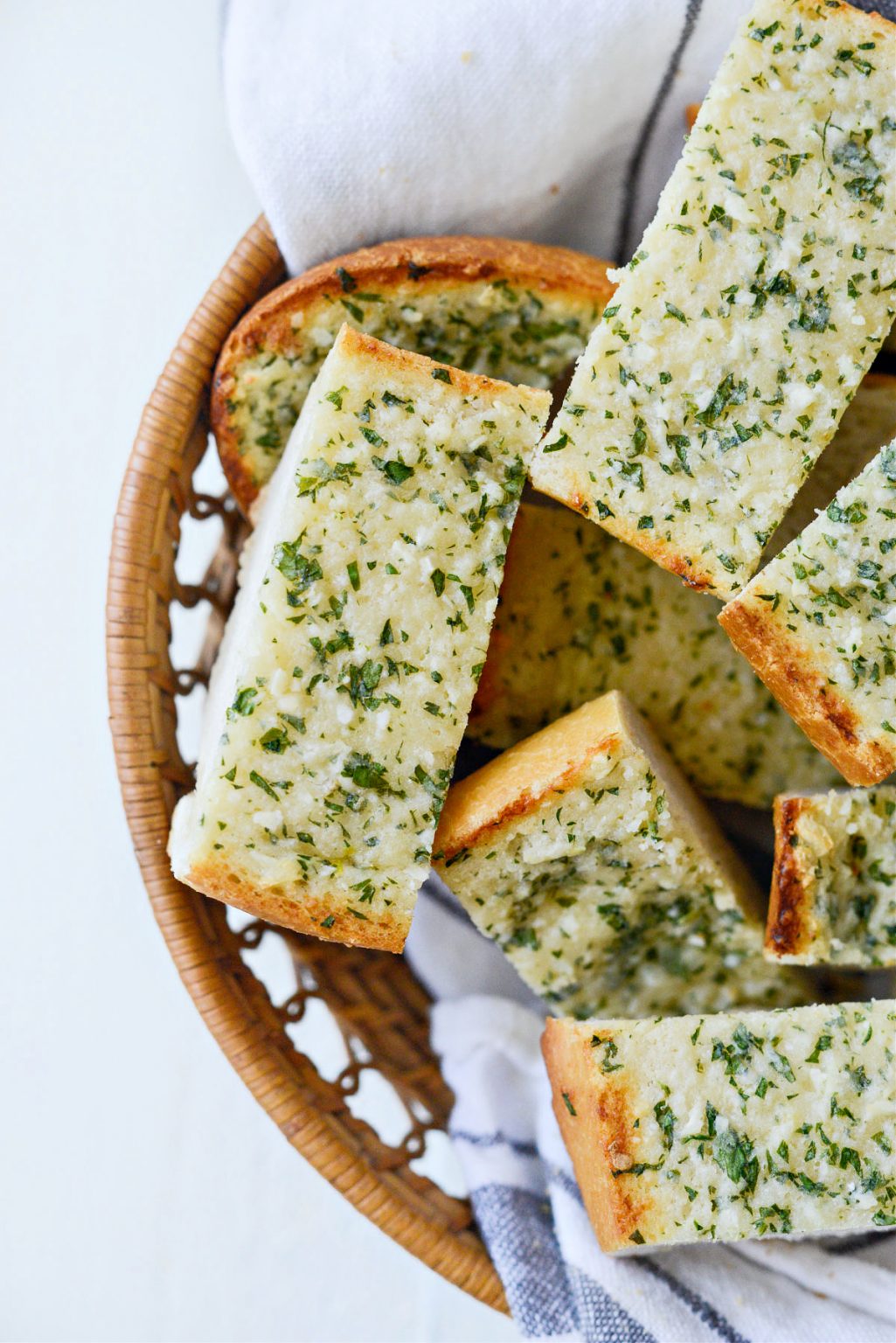15-Minute Garlic Bread - Simply Scratch