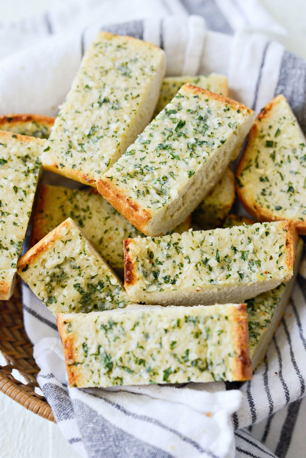 15-Minute Garlic Bread - Simply Scratch