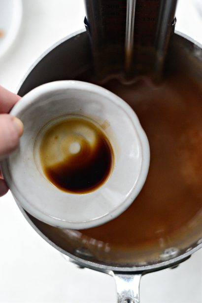 Easy Homemade Caramel Apples - Simply Scratch