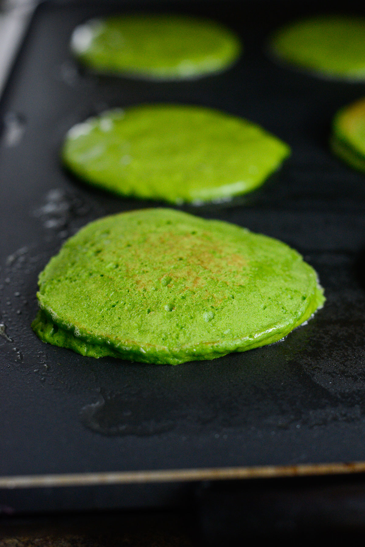 Green Pancakes (All-Natural!) - Simply Scratch