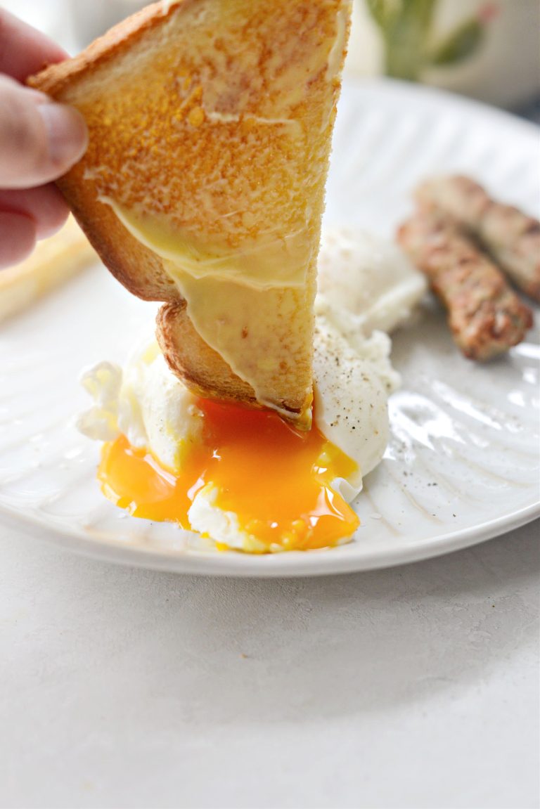 Easy Microwave Poached Eggs - Simply Scratch