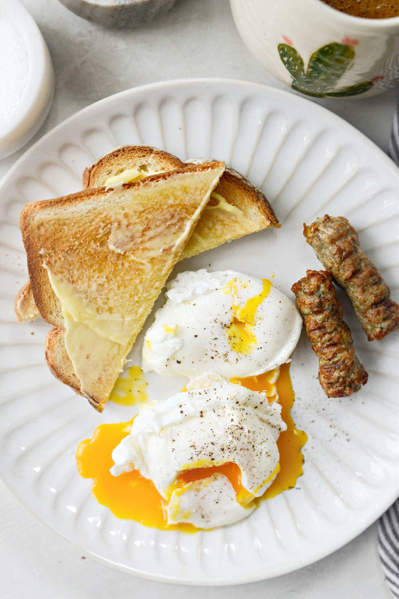 Easy Microwave Poached Eggs - Simply Scratch